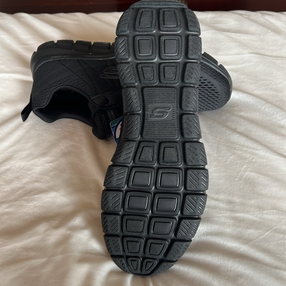 Skechers | Shoes | Sketchers Machine Washable With Memory Foam Sneakers ...